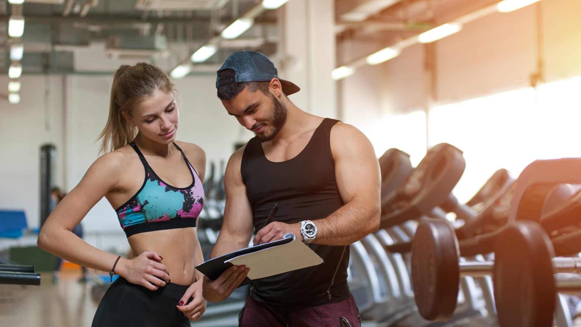 Trainingsplan für Fitnessstudio-Anfänger: Die Grundlagen